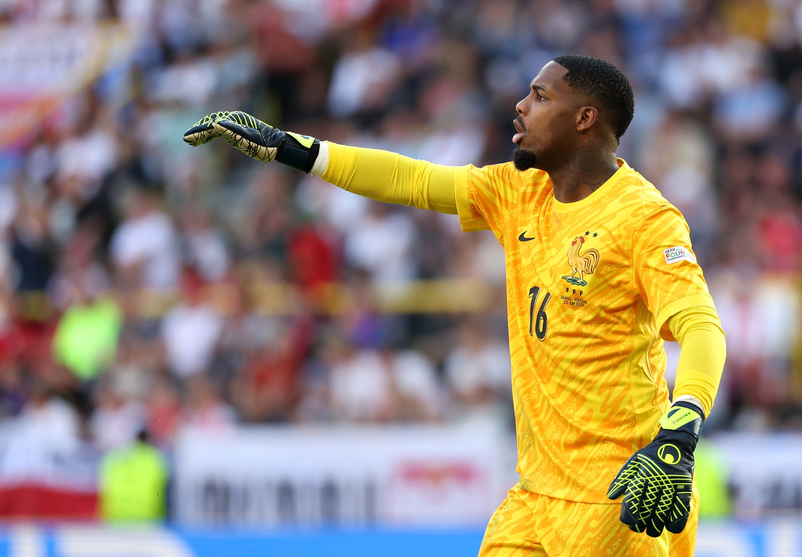 Chelsea must complete good transfer business with new goalkeeper ...